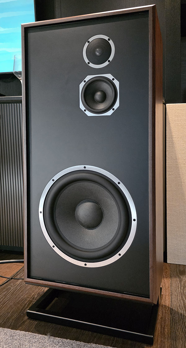 KLH Model Seven: a 13" Woofer in a Standmount, and a Design That Still ...